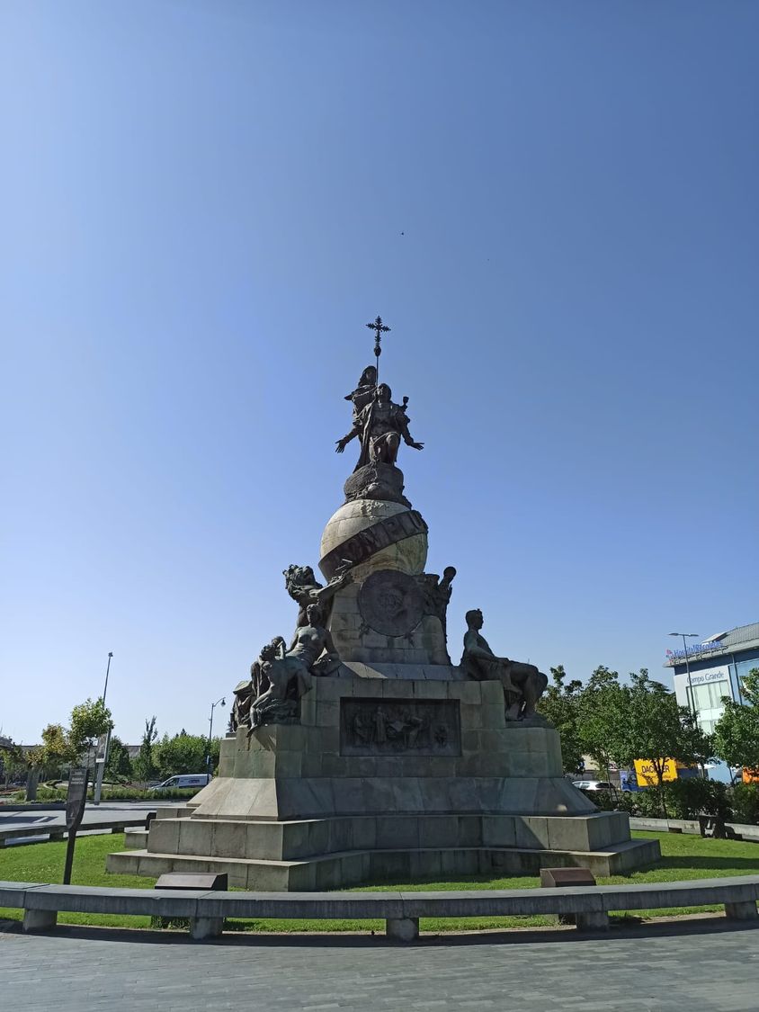 Estatua de Cristóbal Colón | Portal de Turismo de Castilla y León