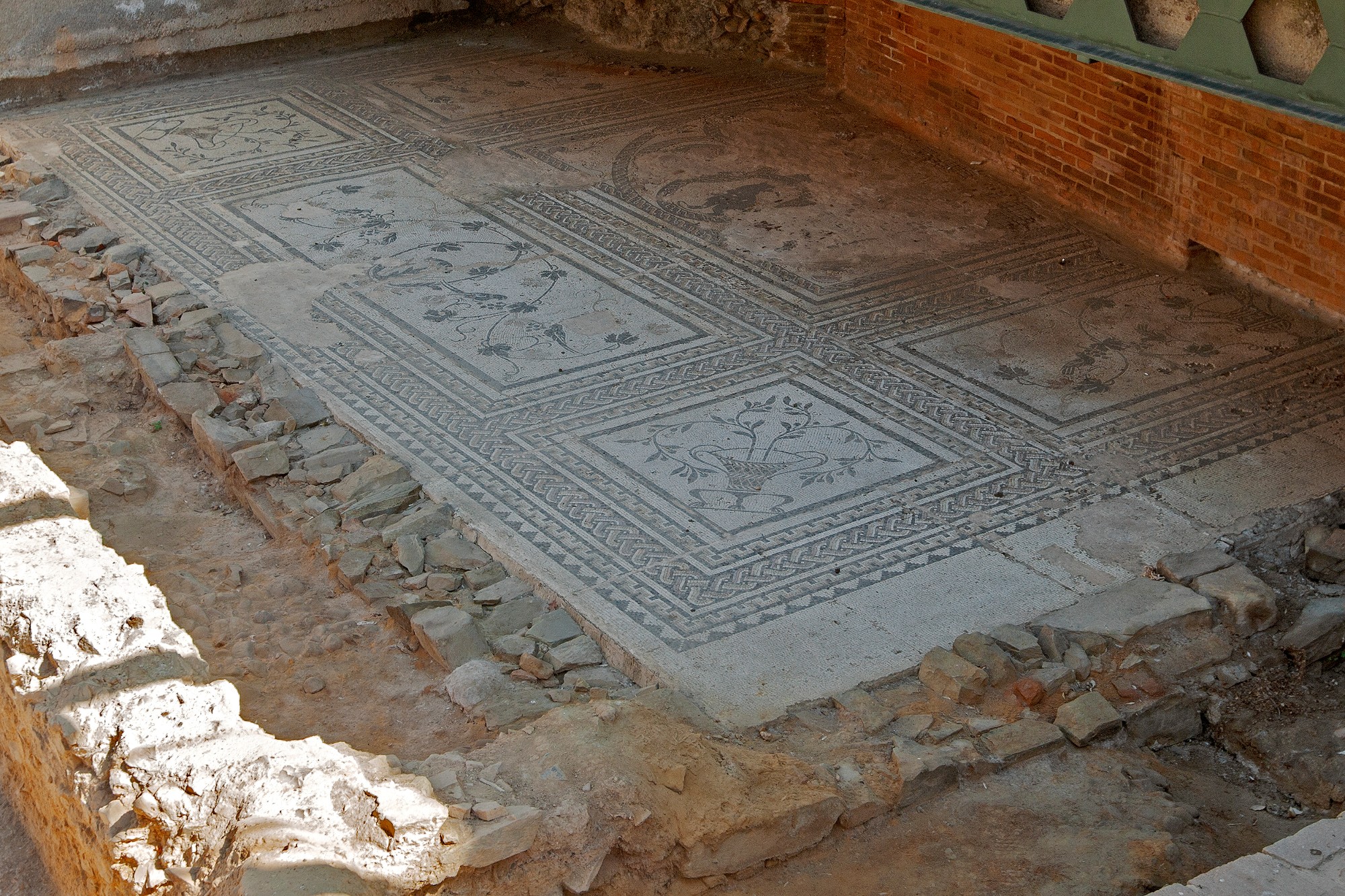 The Domus of the Bear and Birds Mosaic | Portal de Turismo de Castilla ...