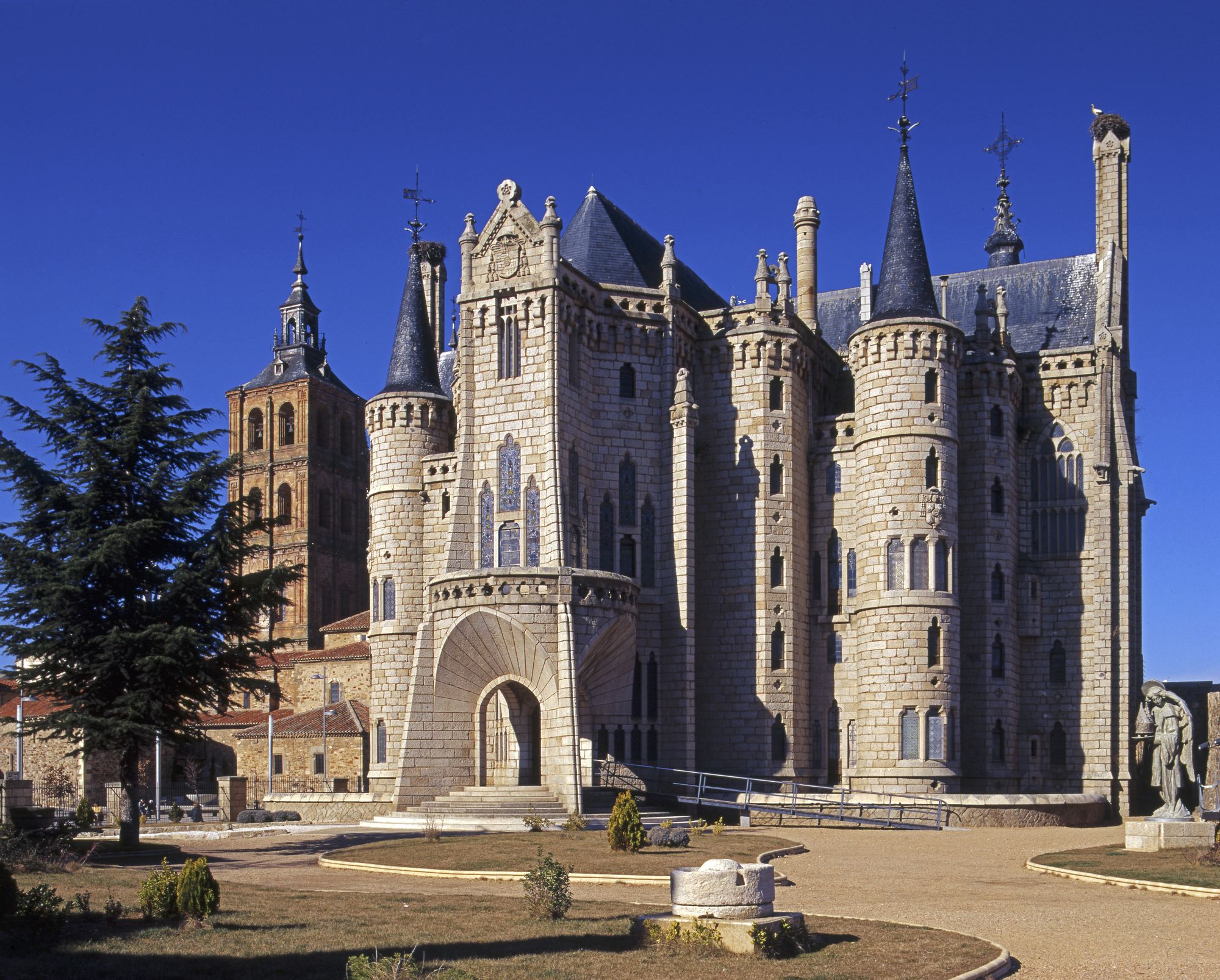 Episcopal Palace / Palace of Gaudi | Portal de Turismo de Castilla y León