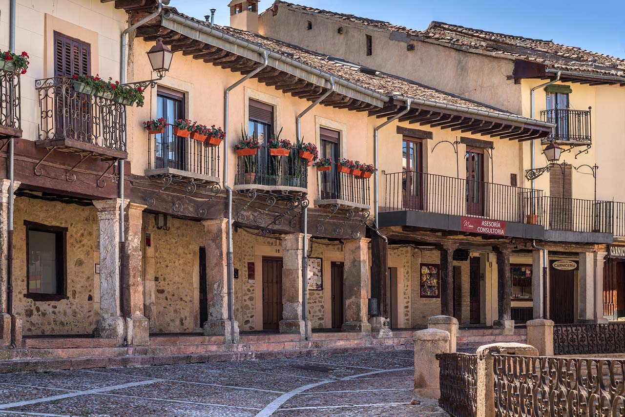 Los pueblos rojos y negros en la sierra de Ayllón de Segovia | Portal ...