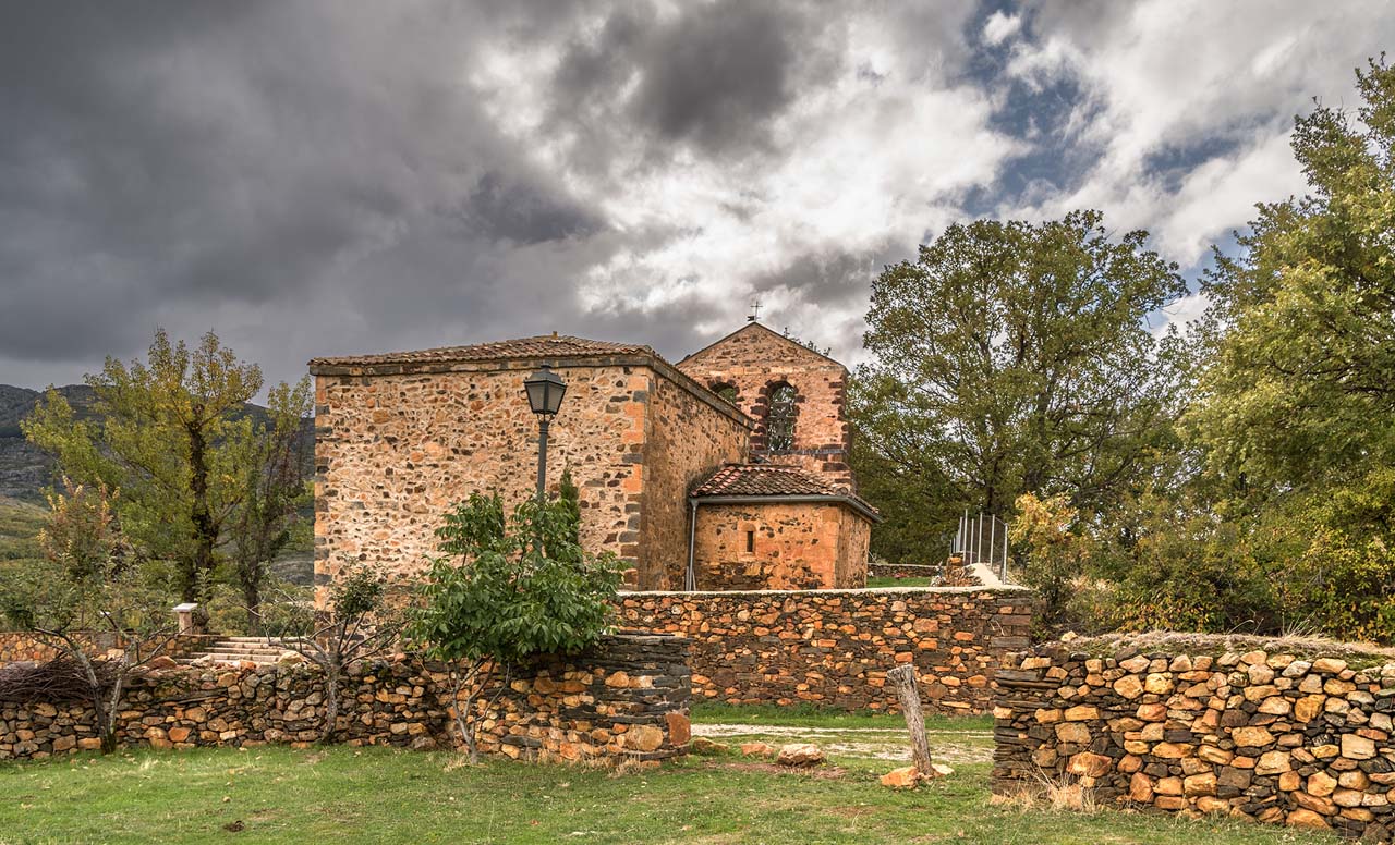 Los pueblos rojos y negros en la sierra de Ayllón de Segovia | Portal ...