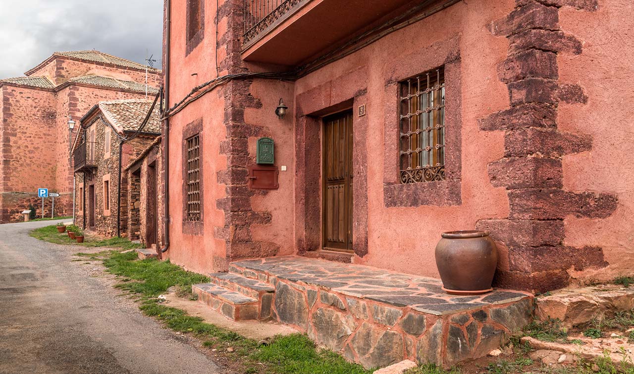 Los pueblos rojos y negros en la sierra de Ayllón de Segovia | Portal ...