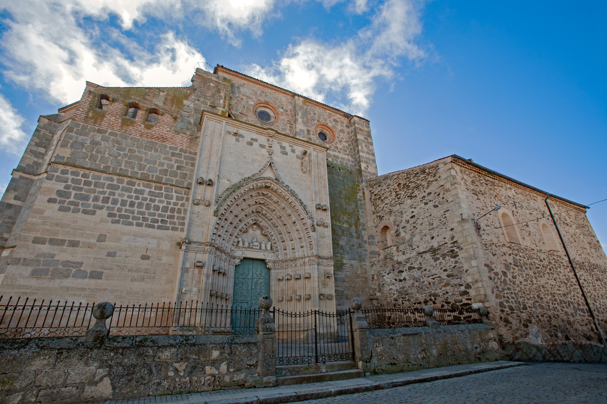 Monasterio de Santa María la Real de Nieva | Portal de Turismo de ...