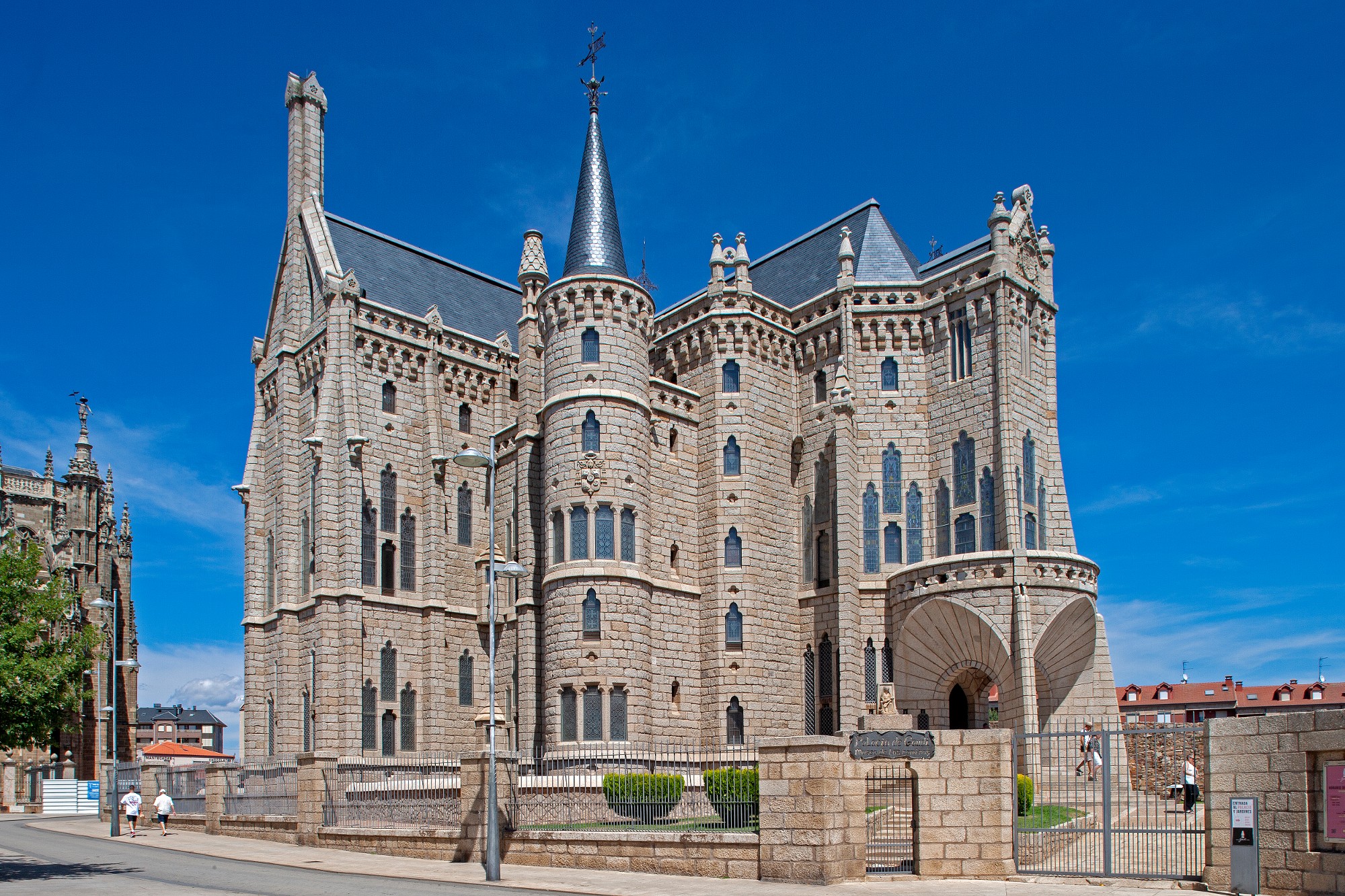Palacio Episcopal / Palacio de Gaudí | Portal de Turismo de Castilla y León